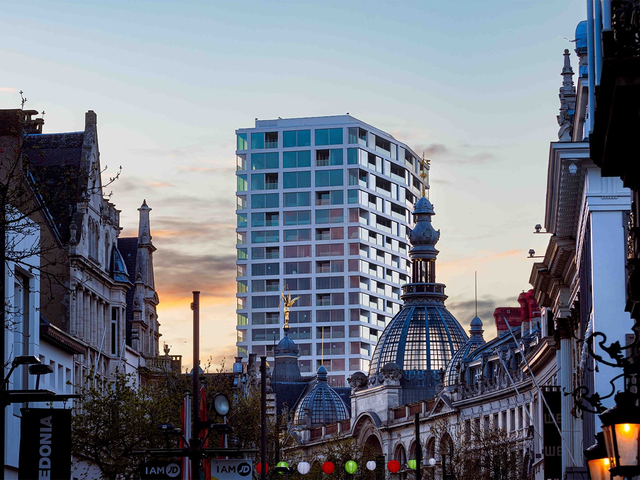 Antwerp Tower - Des châssis transformés en cadre de tableau