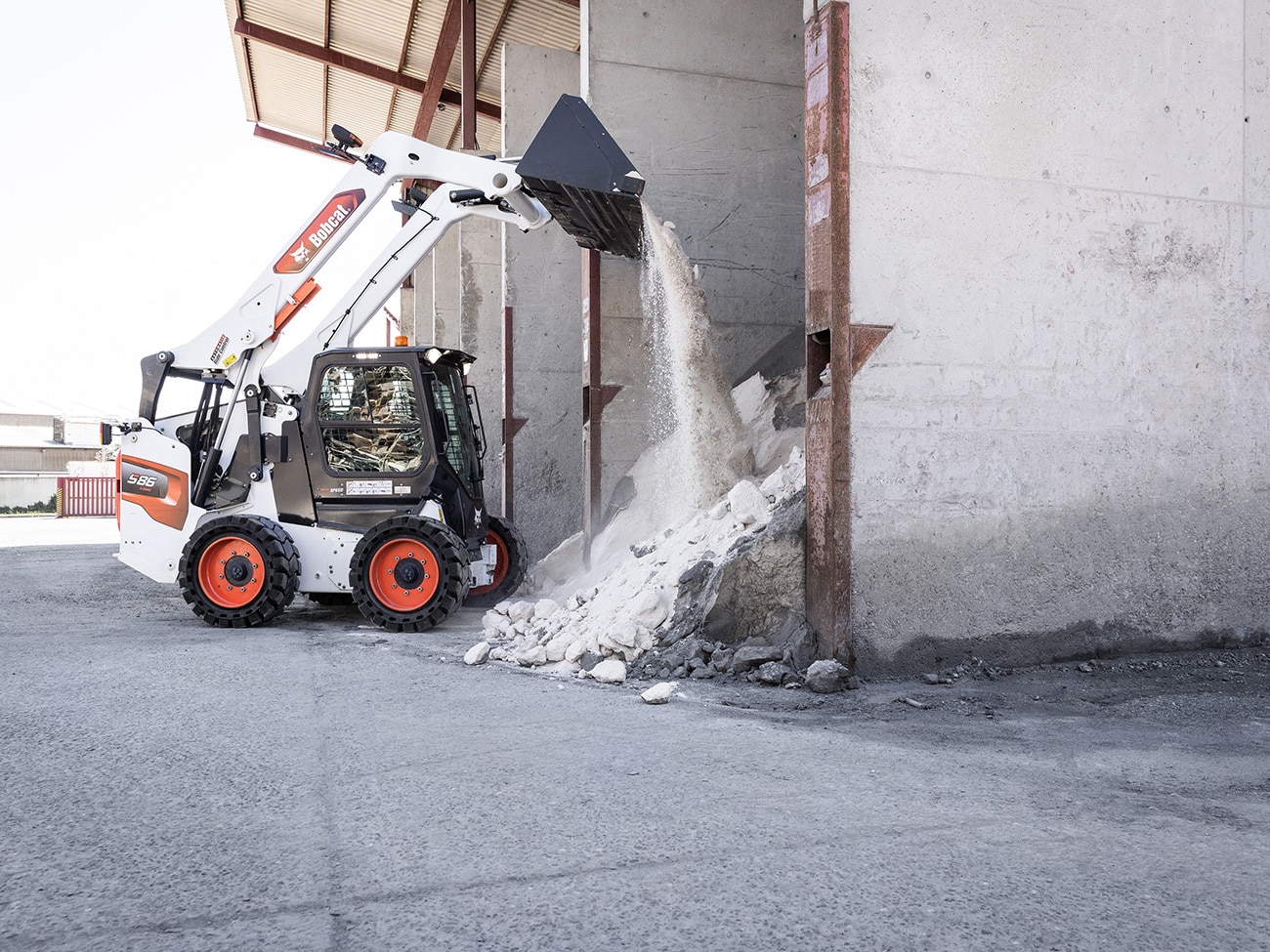 Bobcat dévoile son télescopique super compact et ses chargeuses ...