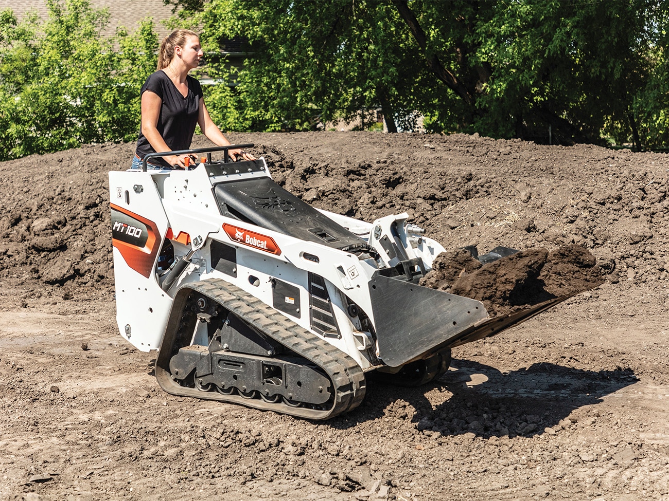 Bobcat lance sa nouvelle mini-chargeuse sur chenilles MT100